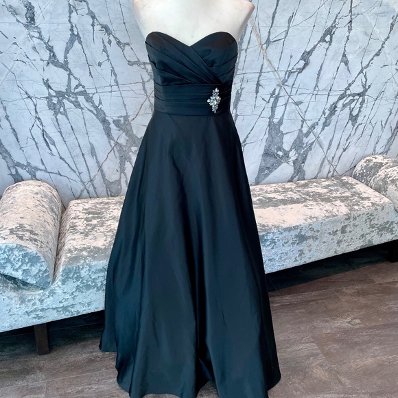 Alfred Angelo | Dresses | Alfred Angelo Strapless Gown Dress | Poshmark